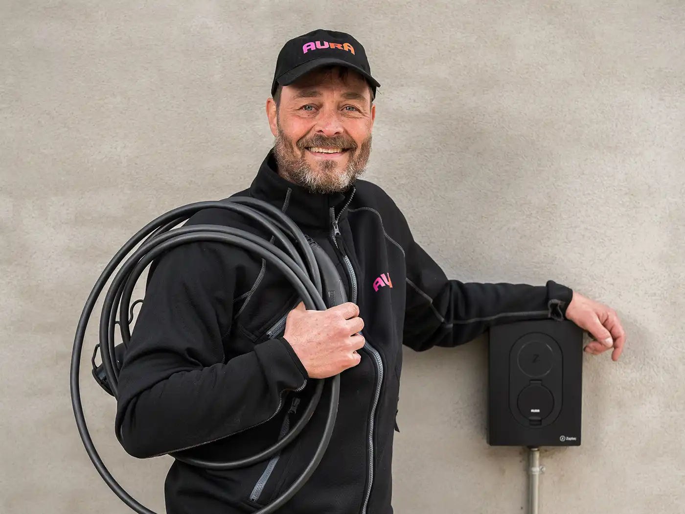 Få en ladeboks til din elbil fra AURA - altid inkl. professionel installation