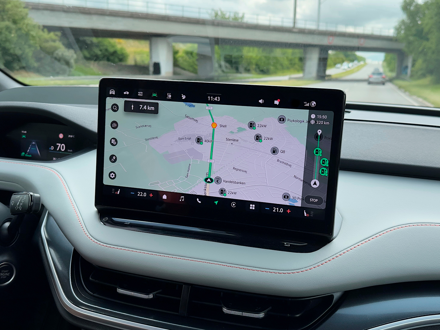 Opladning af elbil på farten – sådan gør du